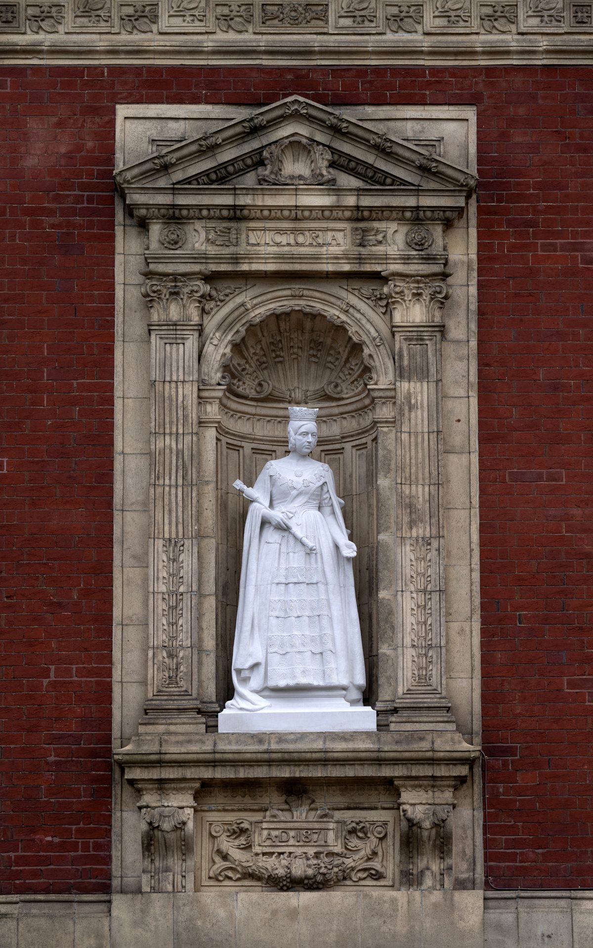 Behind the Statues: Sculptors’ Walk & Talk at the Royal Albert Hall in ...